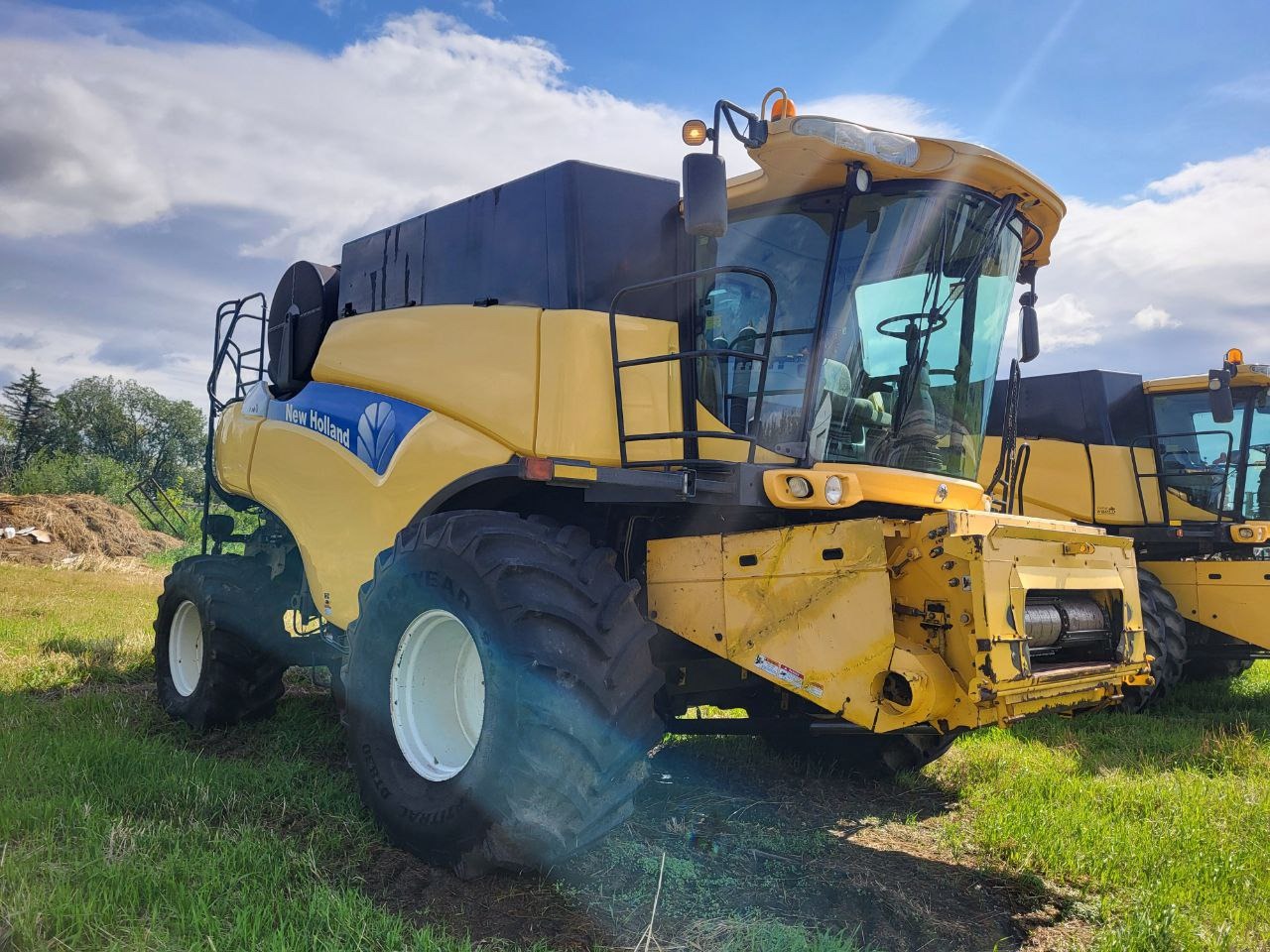 Used New Holland CR9070 for sale in Alberta